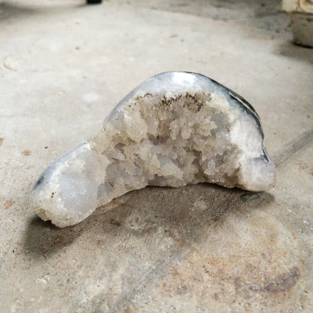 blå kalcedon friform