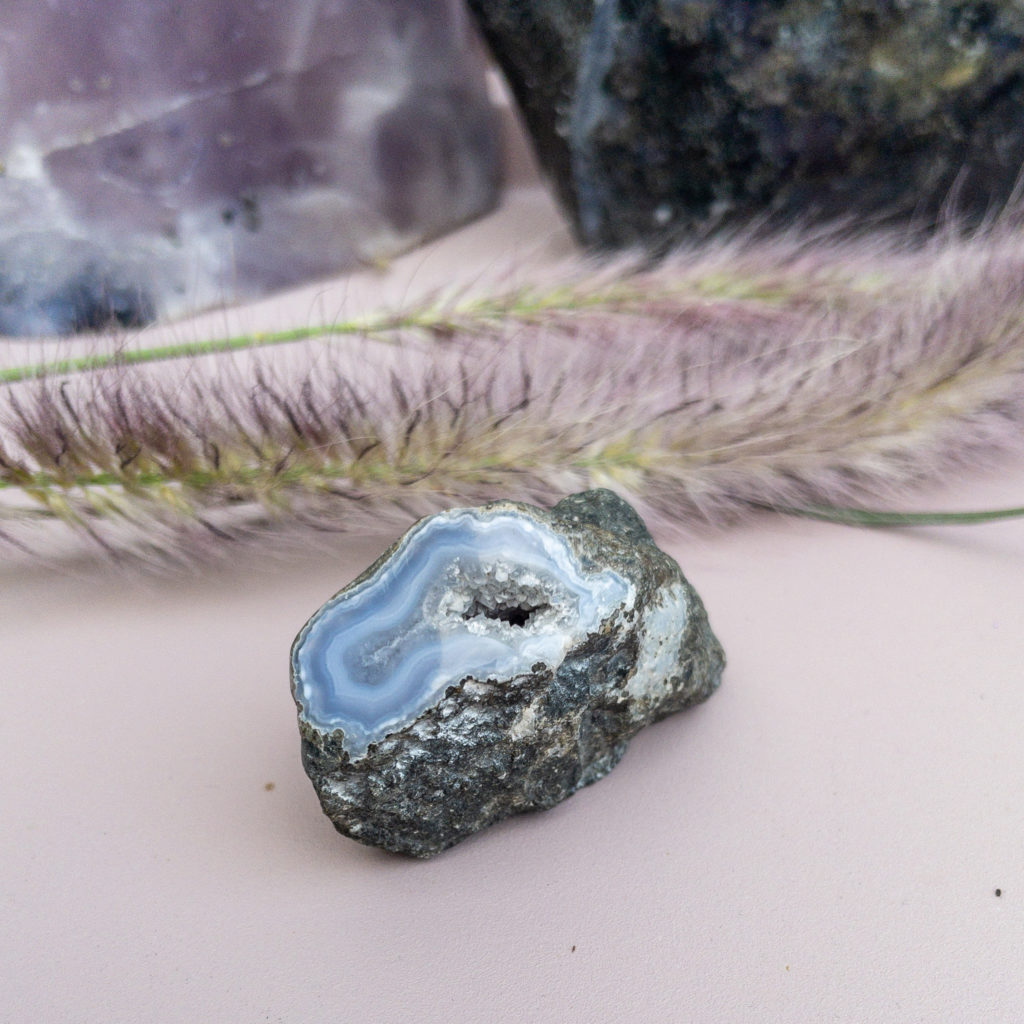 blå kalcedon friform